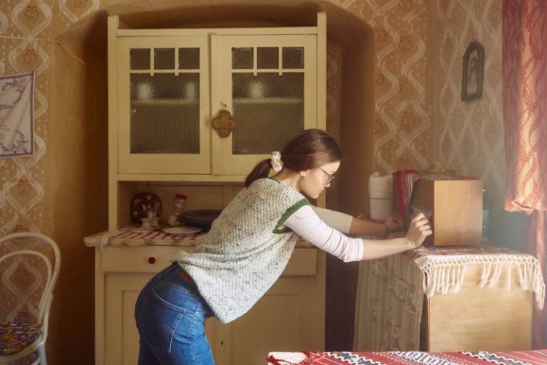 How to Get Rid of Old House Smell: A Deep Cleaning Guide for Homeowners ...